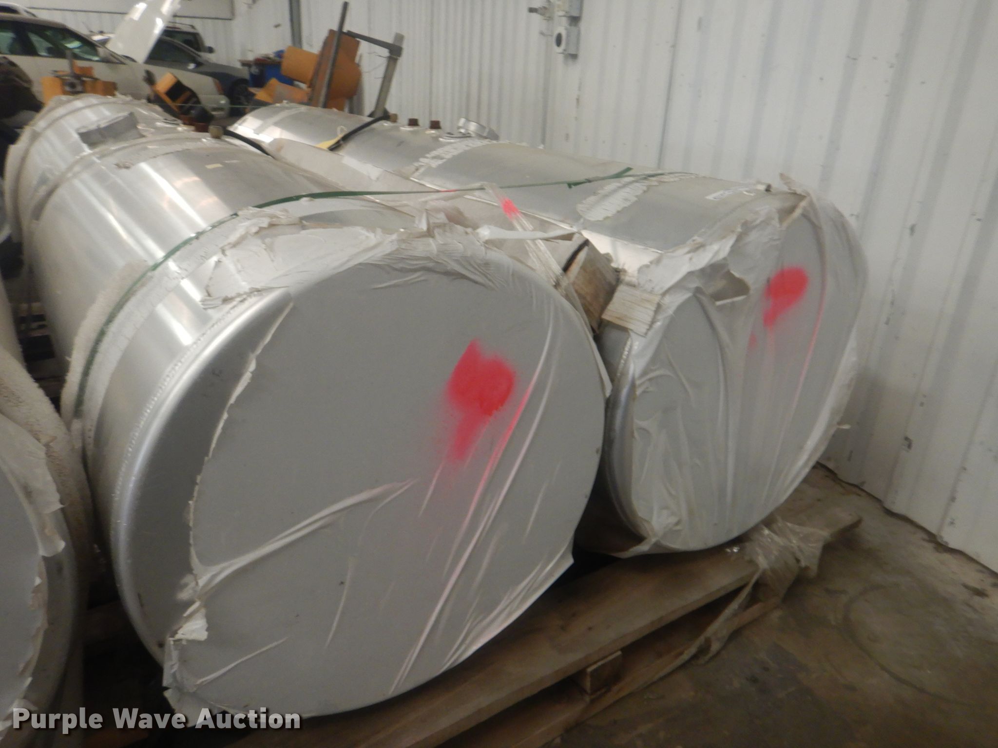 (2) Cleveland Tank and Supply Inc. CA26200CC-68 fuel tanks in Tulsa, OK ...
