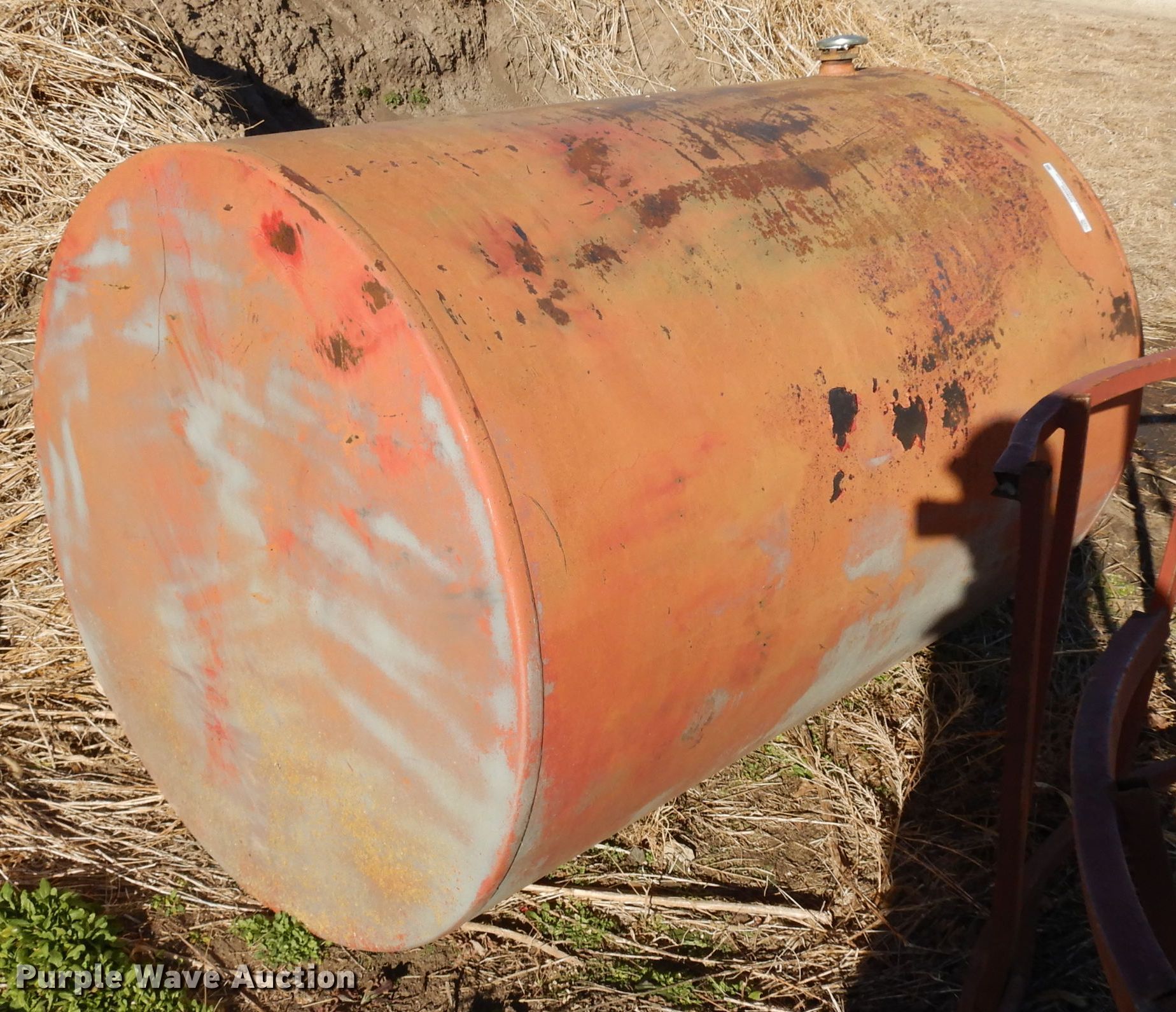 Fuel tank in Clay Center, KS | Item IG9020 sold | Purple Wave