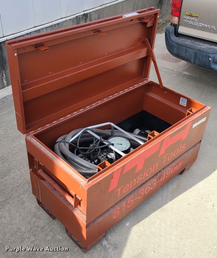 ITH hydraulic bolt tensioner in Sedalia, MO | Item GY9672 sold | Purple ...