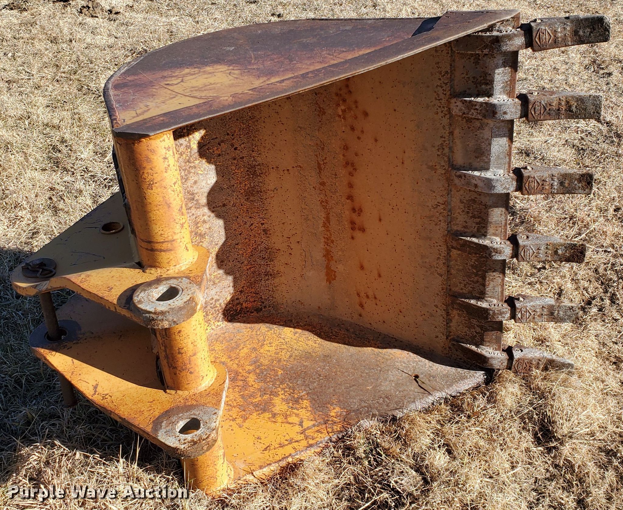 (2) Case backhoe buckets in Russell, KS | Item HW9588 sold | Purple Wave