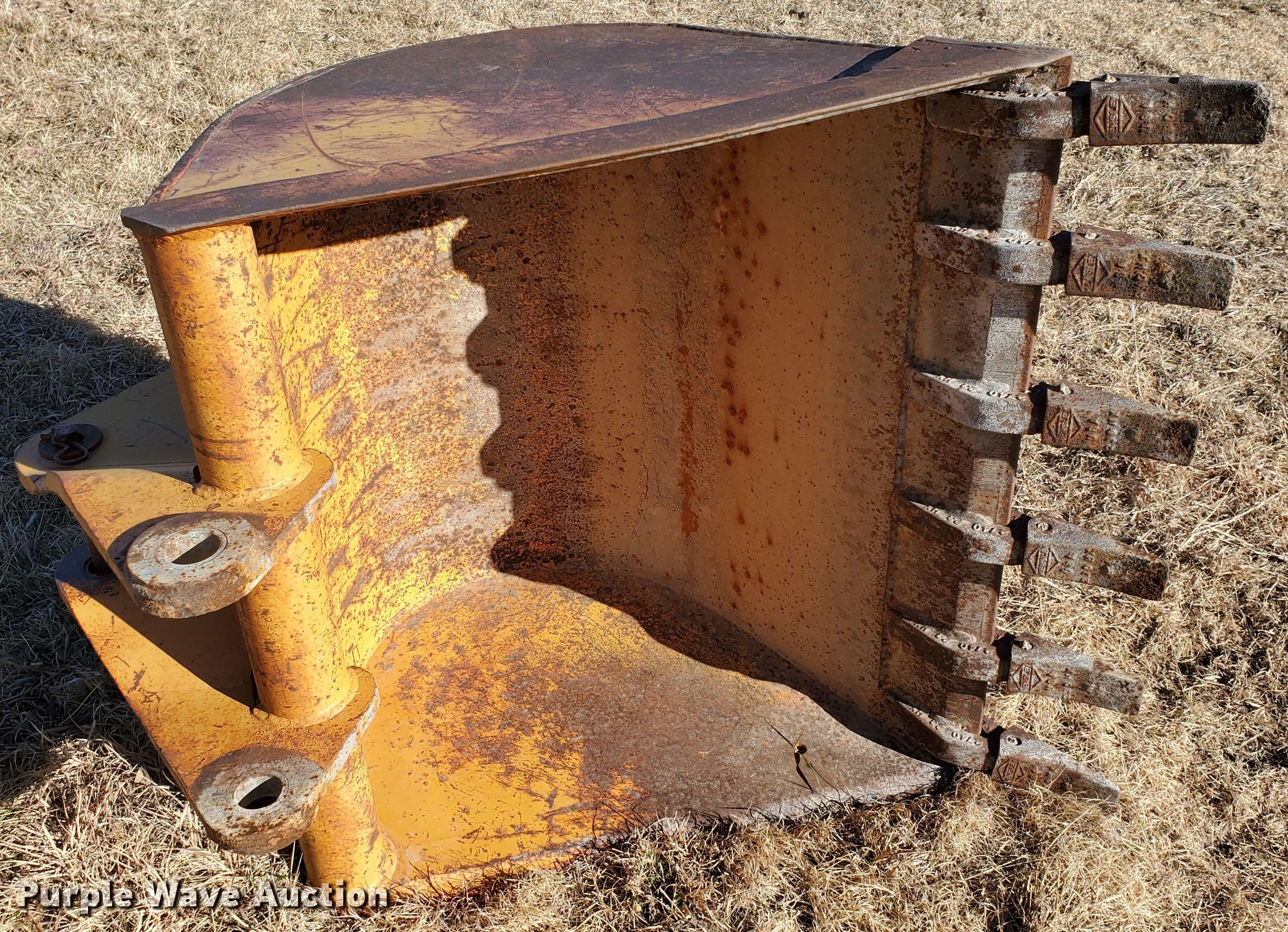 (2) Case backhoe buckets in Russell, KS | Item HW9588 sold | Purple Wave