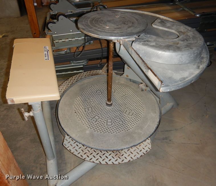 Lockerbie ceramic wheel in Emporia, KS | Item HE9386 sold | Purple Wave