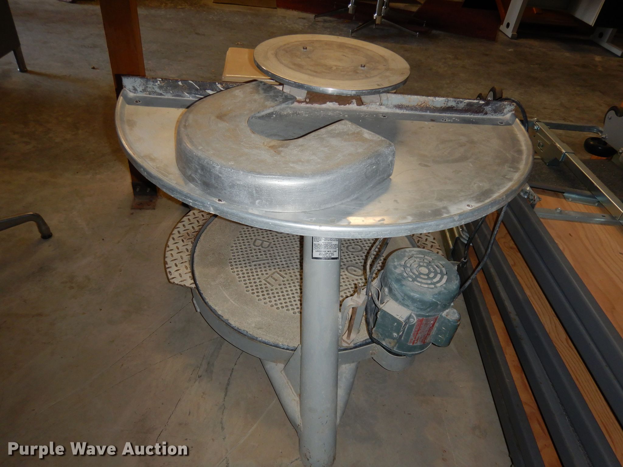 Lockerbie ceramic wheel in Emporia, KS | Item HE9386 sold | Purple Wave