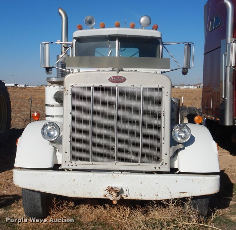 1982 Peterbilt 359 semi truck in Hereford, TX | Item DI3663 sold | Purple Wave