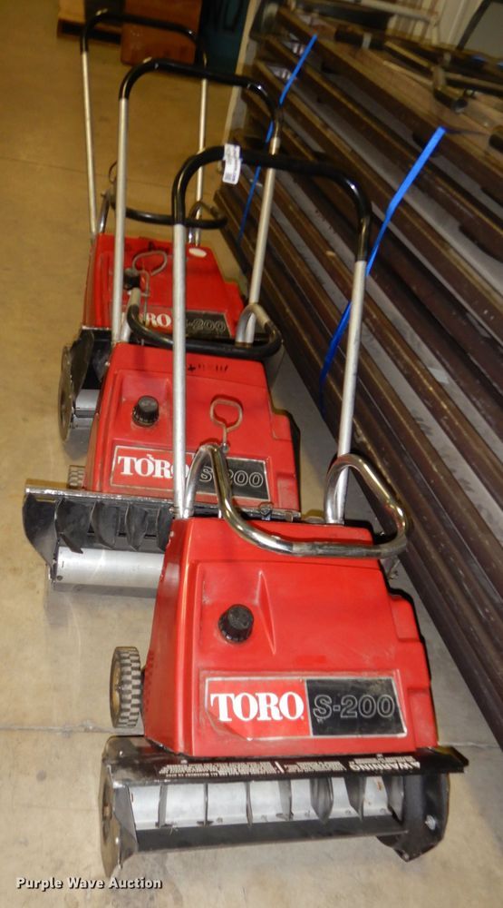 (3) Toro S200 snow blowers in Emporia, KS | Item HD9580 sold | Purple Wave