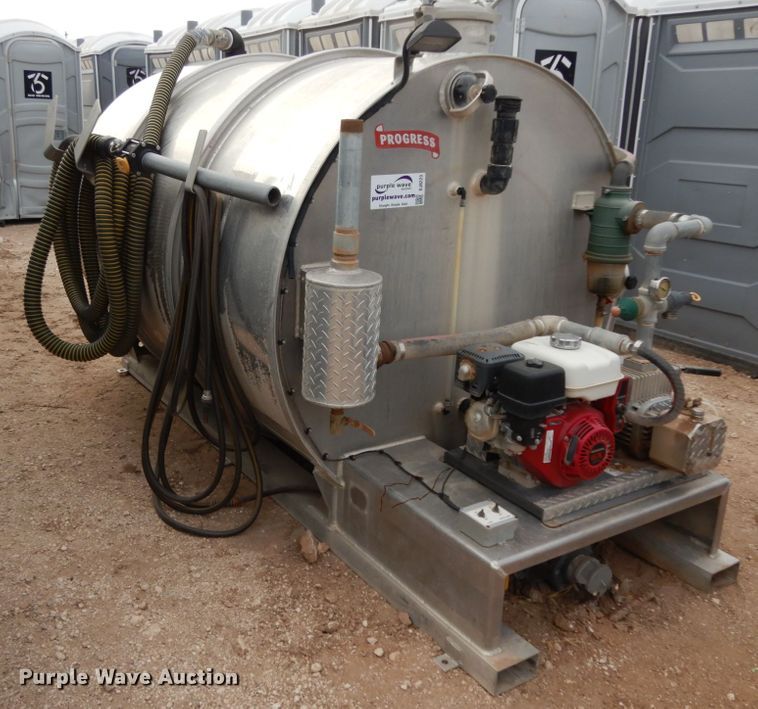 Brenner 995 portable restroom vacuum tank in Kermit, TX | Item DJ8223 ...