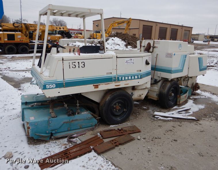 Tennant 550 sweeper in Kansas City, KS | Item DI8493 sold | Purple Wave