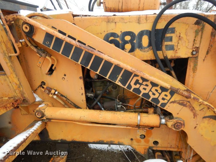 1976 Case 680E backhoe in Kansas City, KS | Item DL2723 sold | Purple Wave