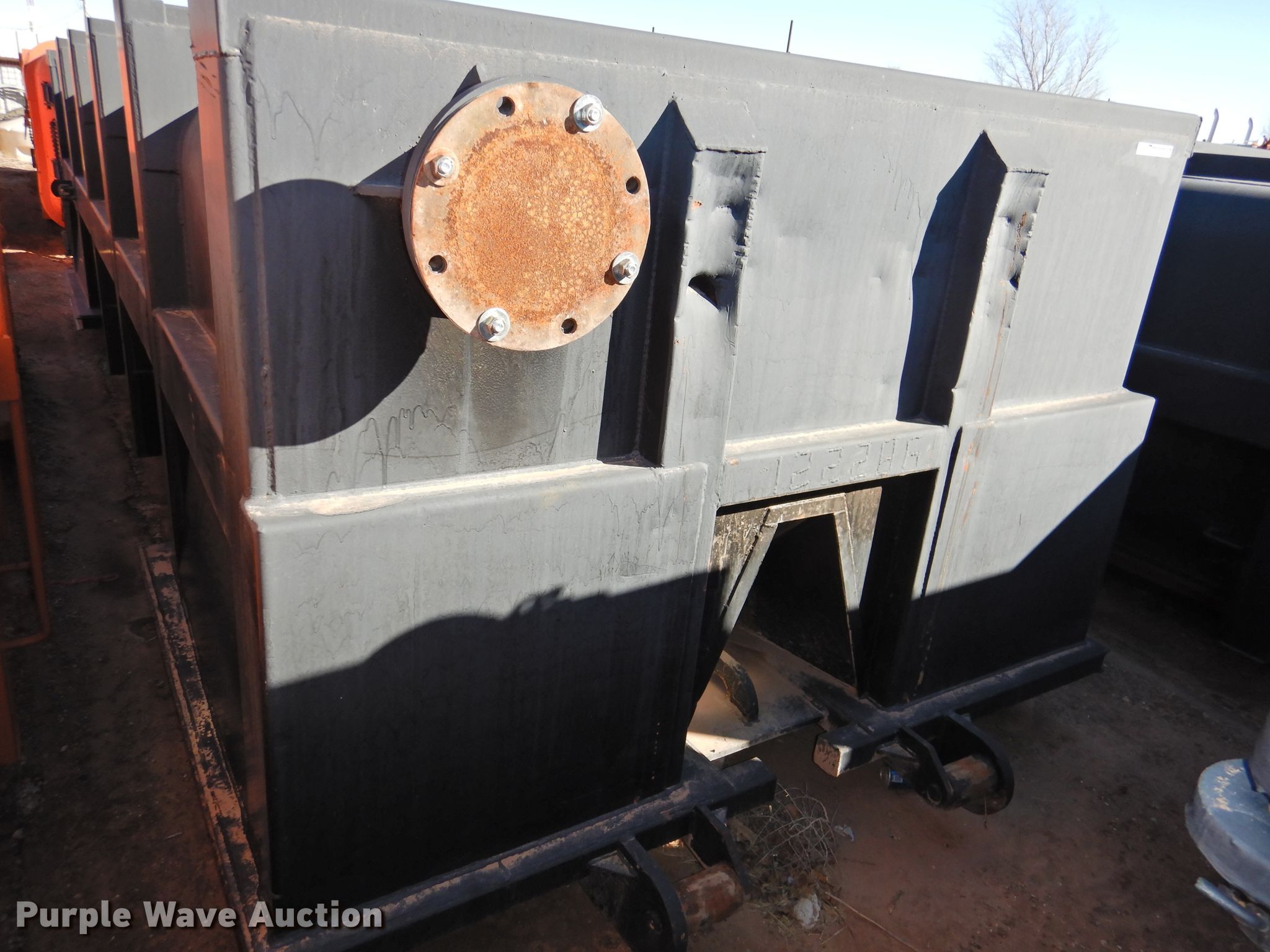 Dragon vacuum box in Midland, TX | Item HN9069 sold | Purple Wave
