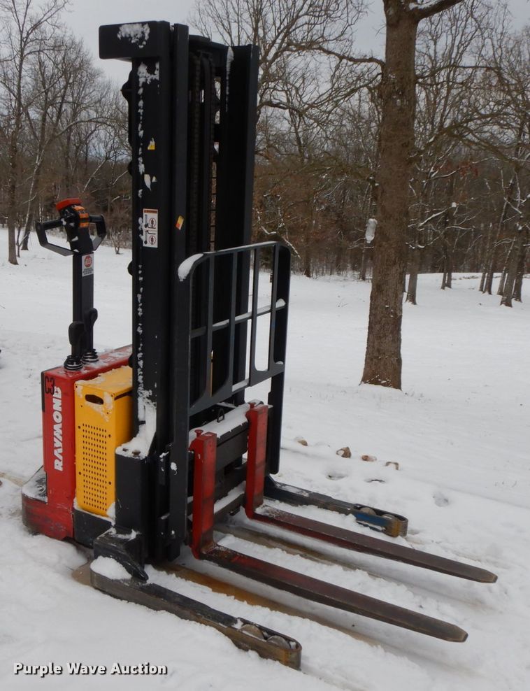 Raymond RSS40 forklift in Barnett, MO | Item DF6436 sold | Purple Wave