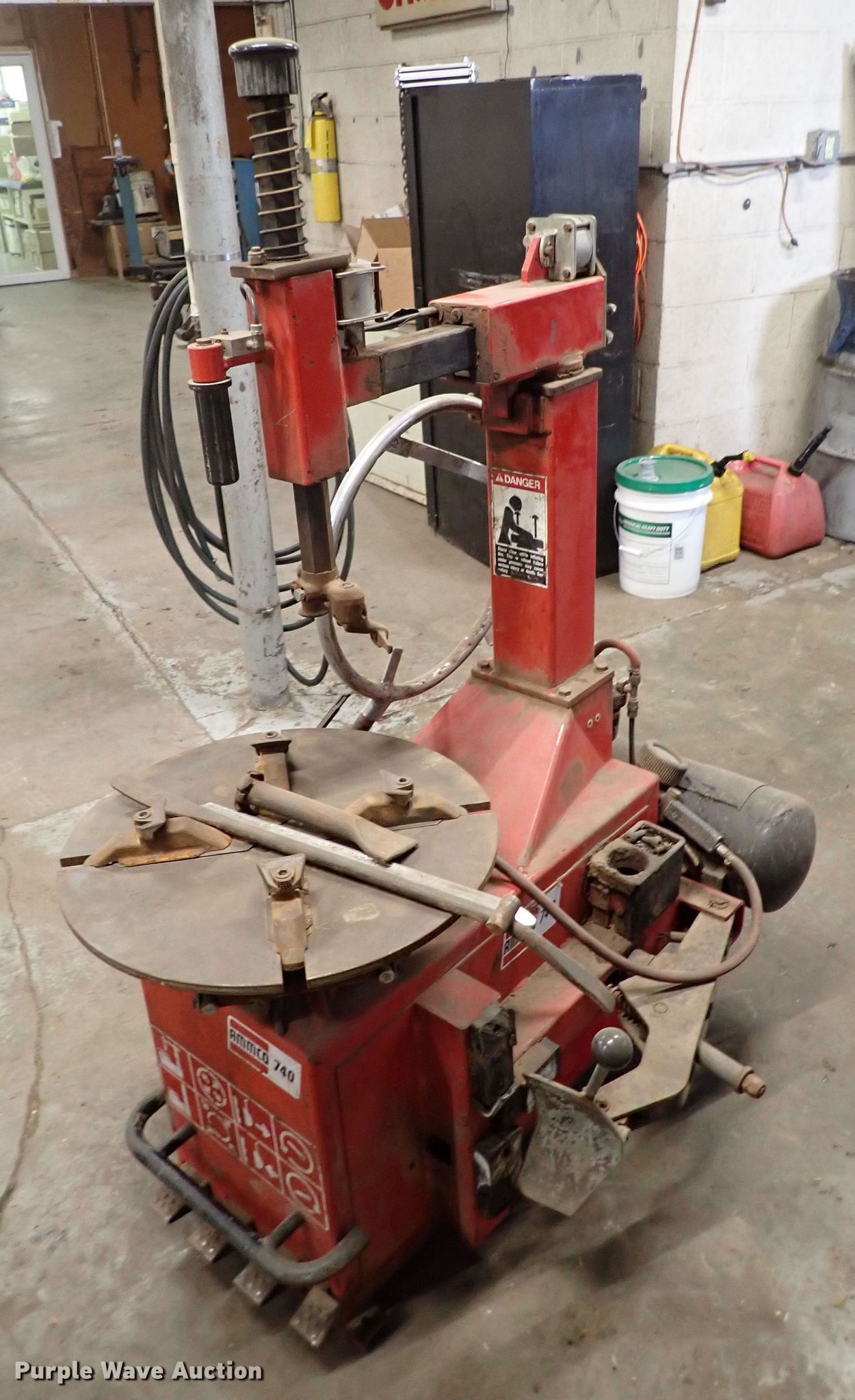 Ammco 740 rim clamp tire machine in Moundridge, KS | Item DJ0048 sold ...