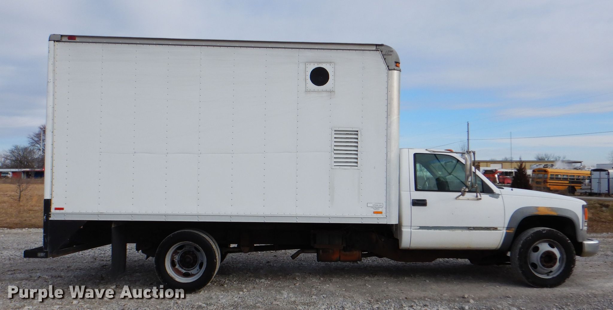 1999 Chevrolet Express 3500 box truck in Collinsville, OK | Item HX9131 ...