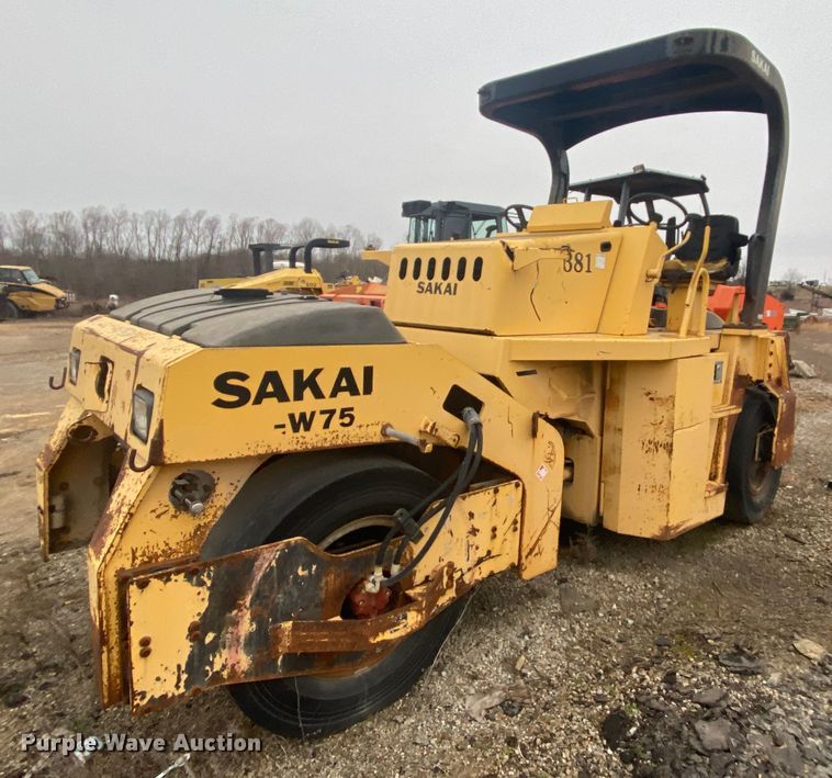 Sakai GW750 pneumatic roller in Mountain Home, AR | Item DM2747 sold ...