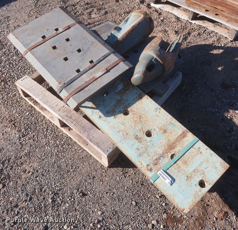 Volvo L220 wheel loader cutting edges in Edmond, OK | Item HK9662 sold ...