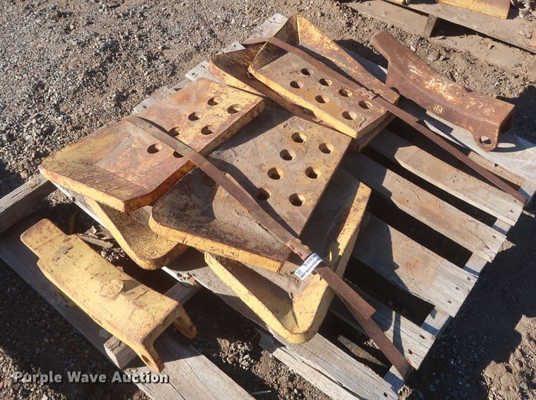 Caterpillar dozer blade corner tips in Edmond, OK | Item HK9669 sold ...