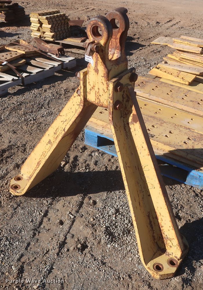 Caterpillar D7R dozer draw bar in Edmond, OK | Item HK9672 sold ...