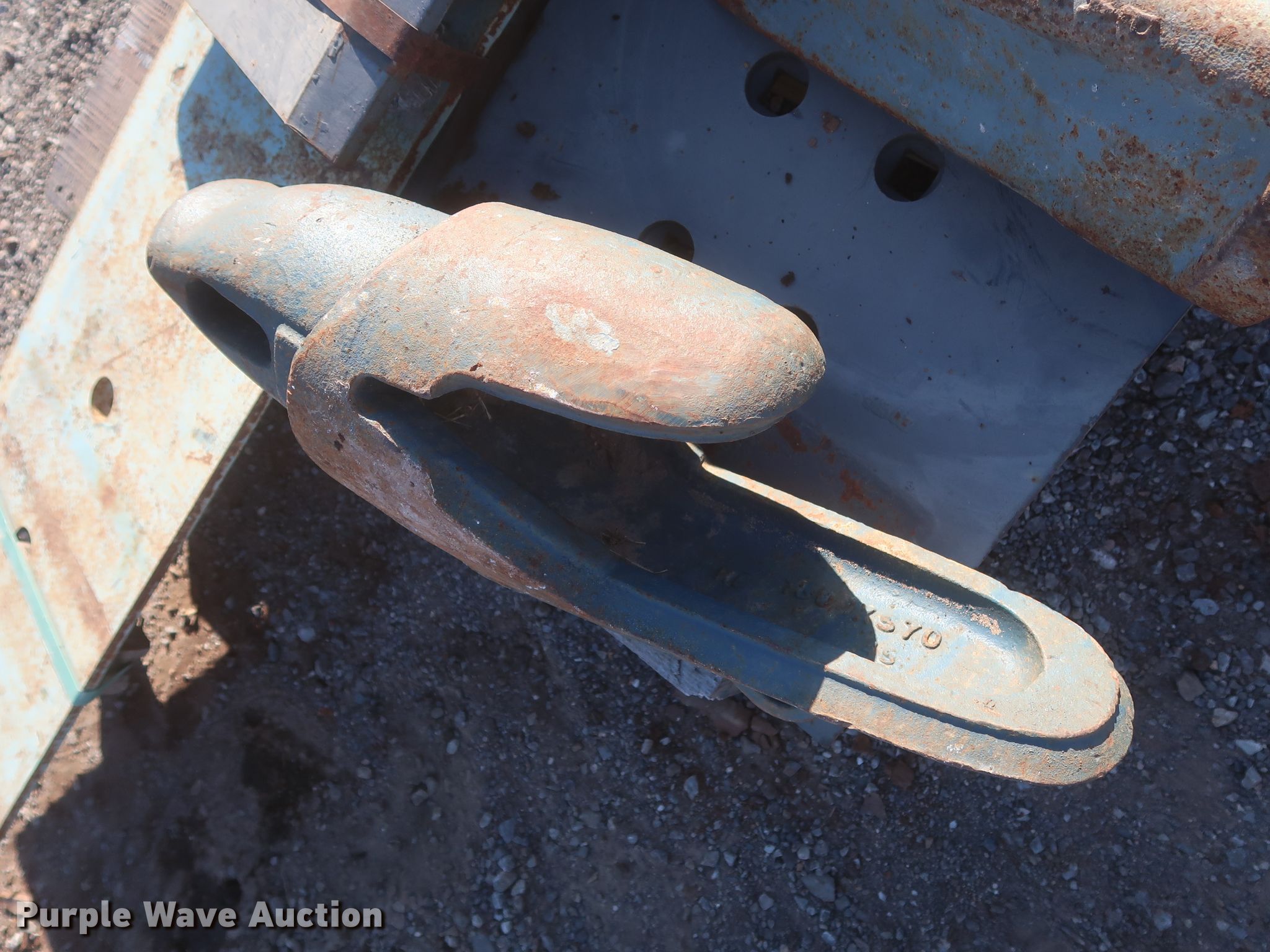 Volvo L220 wheel loader cutting edges in Edmond, OK | Item HK9662 sold ...