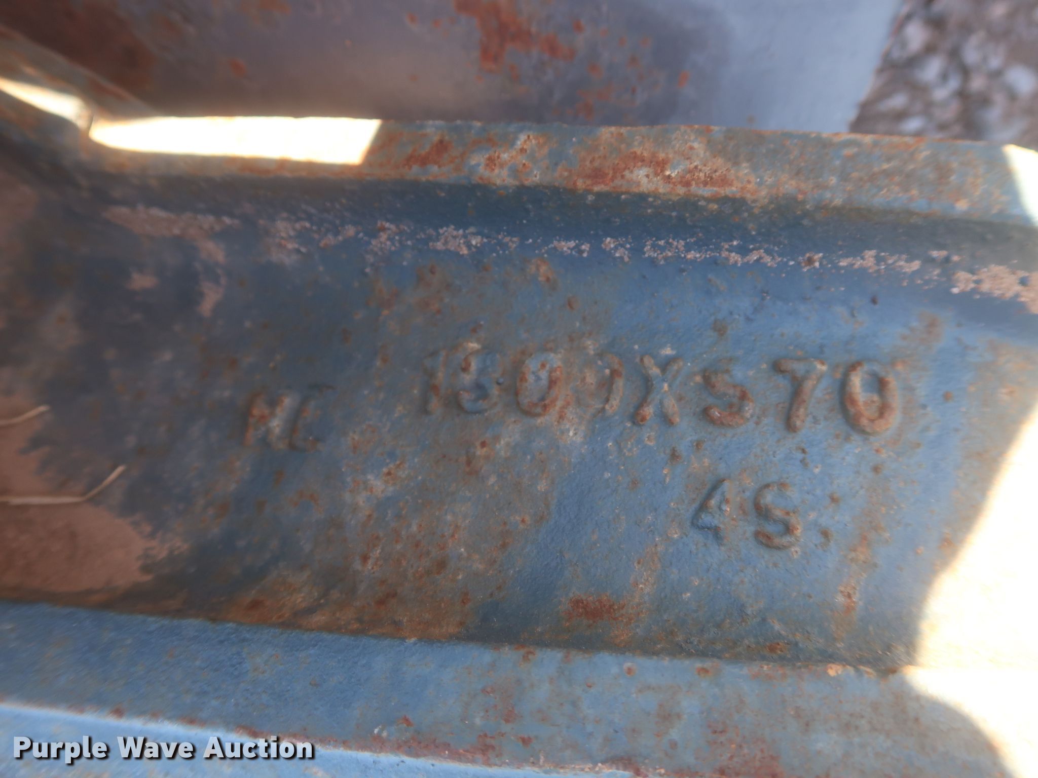 Volvo L220 wheel loader cutting edges in Edmond, OK | Item HK9662 sold ...