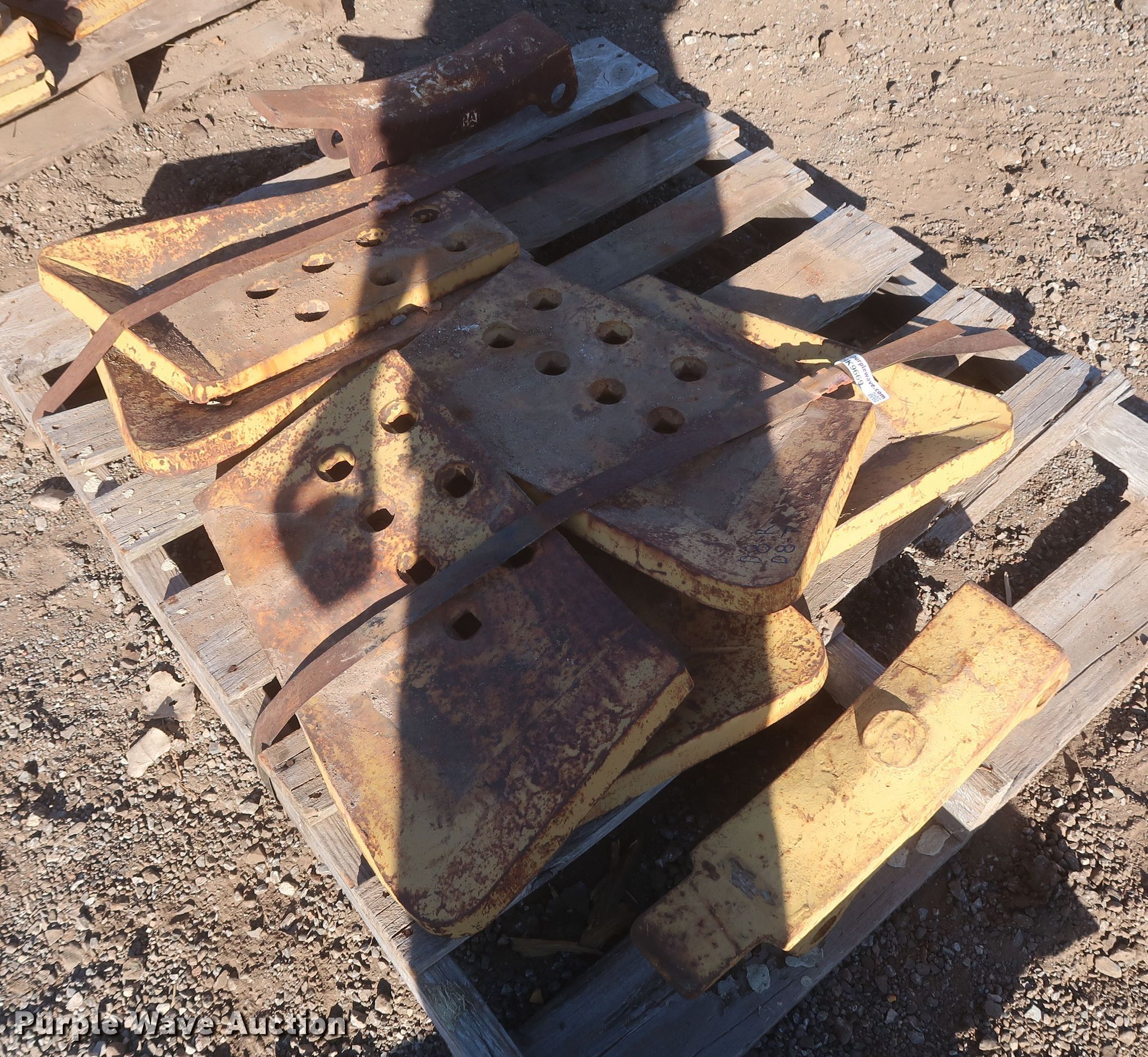 Caterpillar dozer blade corner tips in Edmond, OK | Item HK9669 sold ...