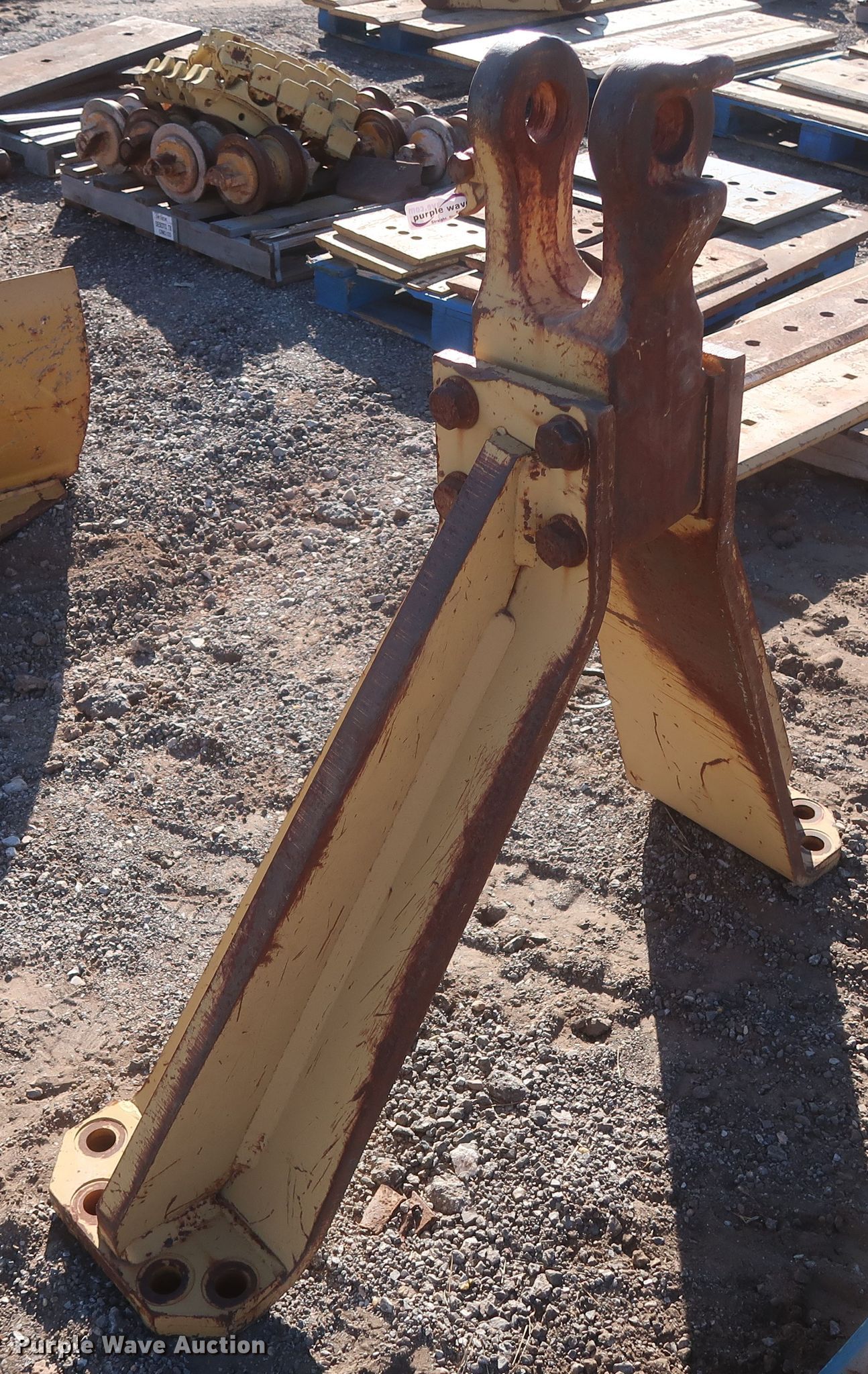 Caterpillar D7R dozer draw bar in Edmond, OK | Item HK9672 sold ...