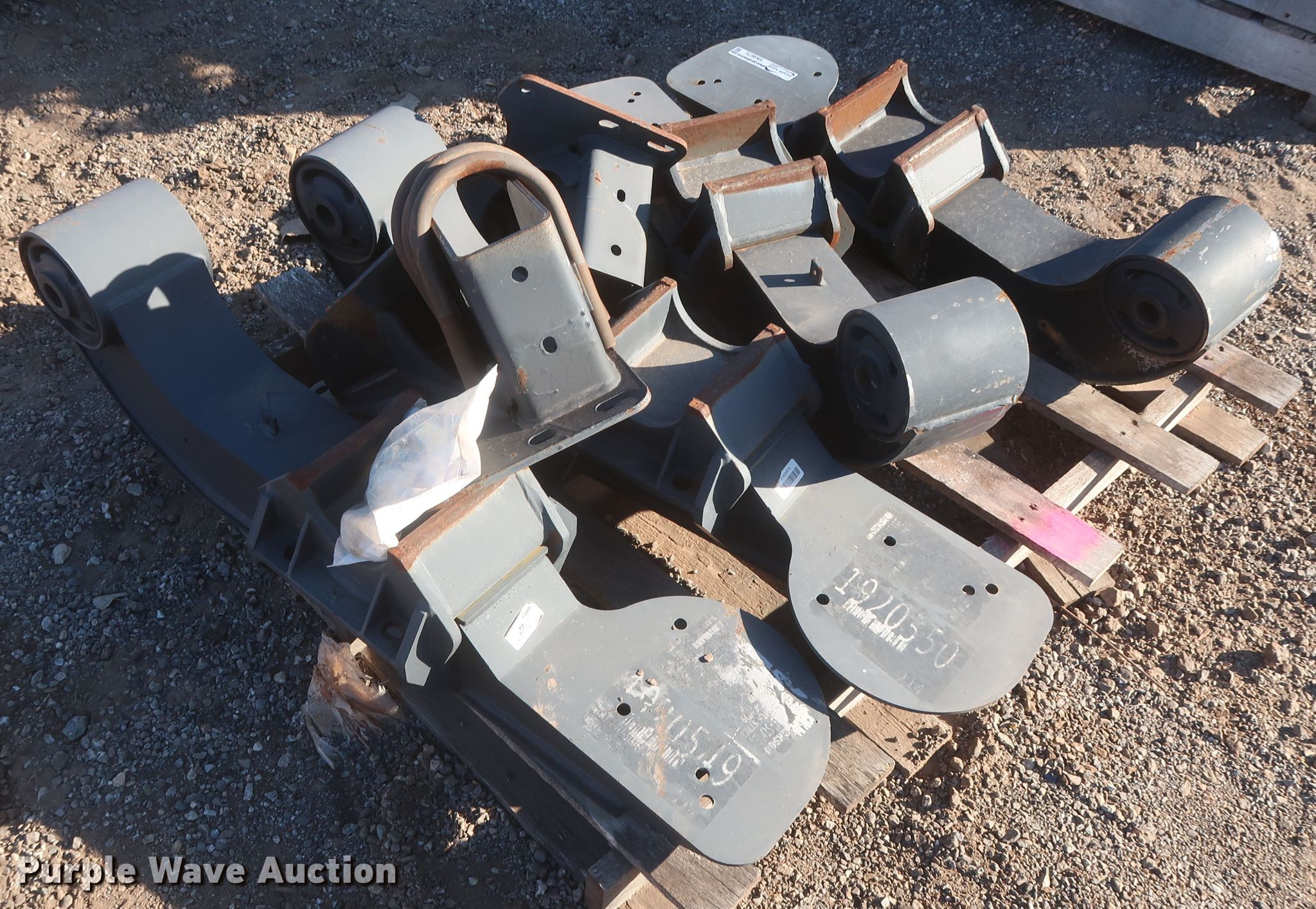 Hendrickson HT250U-9-003 suspension components in Edmond, OK | Item ...