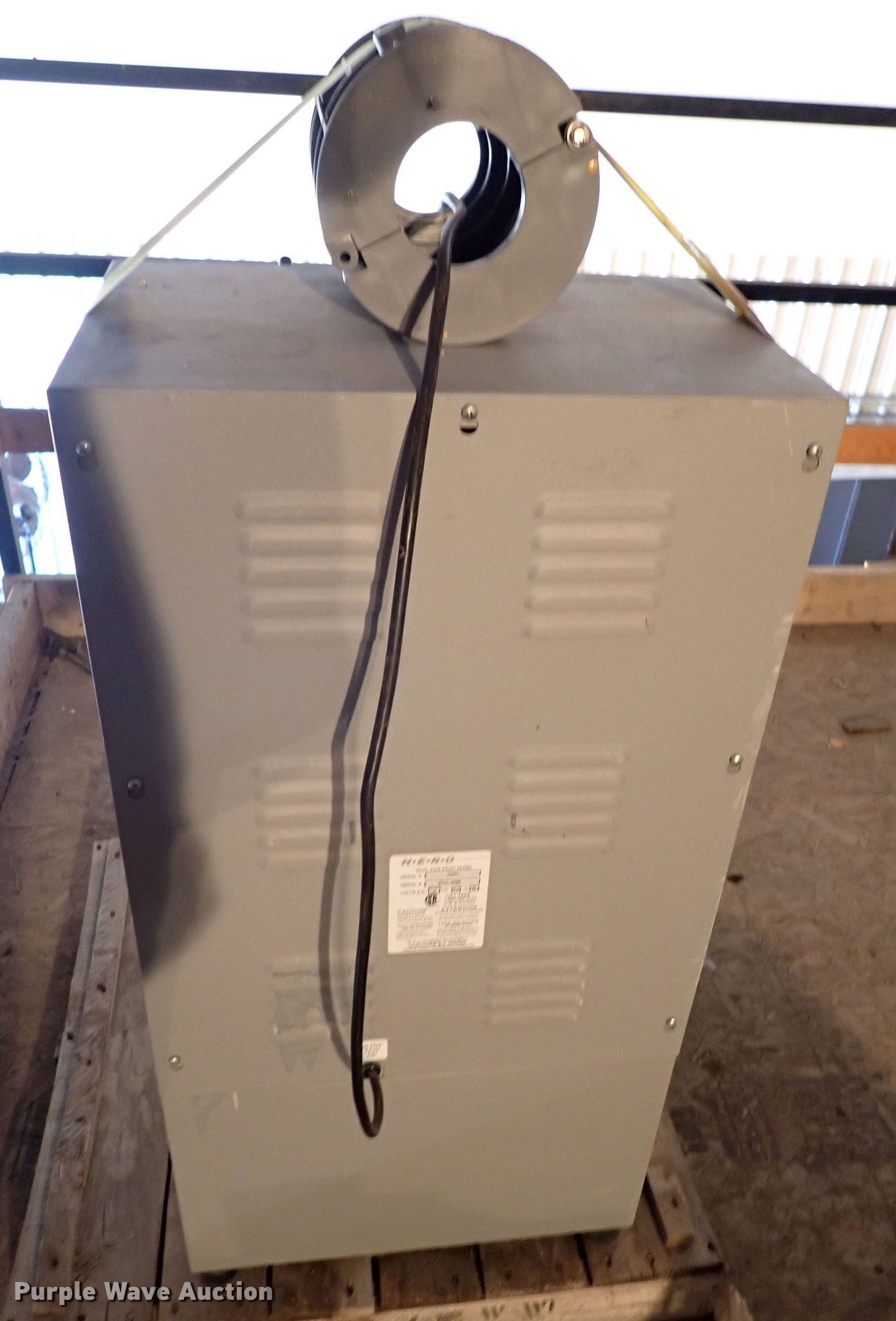 Hero S2451 paint shaker in Hutchinson, KS | Item IM9012 sold | Purple Wave