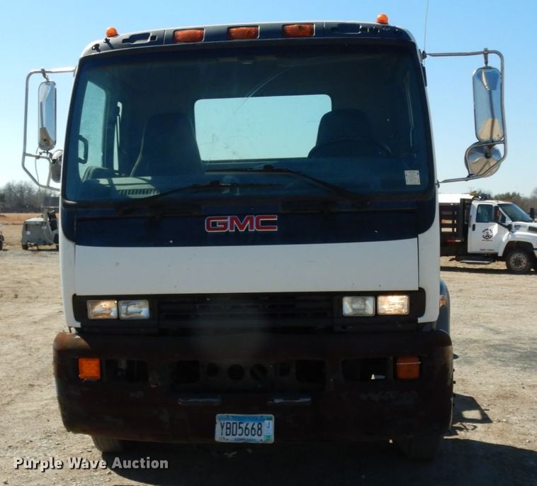 2006 GMC T7500 truck cab and chassis in Bonham, TX | Item DM2810 sold | Purple Wave