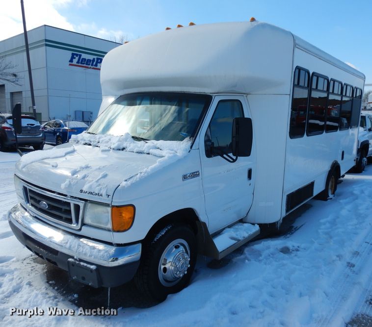 2006 Ford E450 shuttle bus in Kansas City , MO | Item IP9021 sold ...
