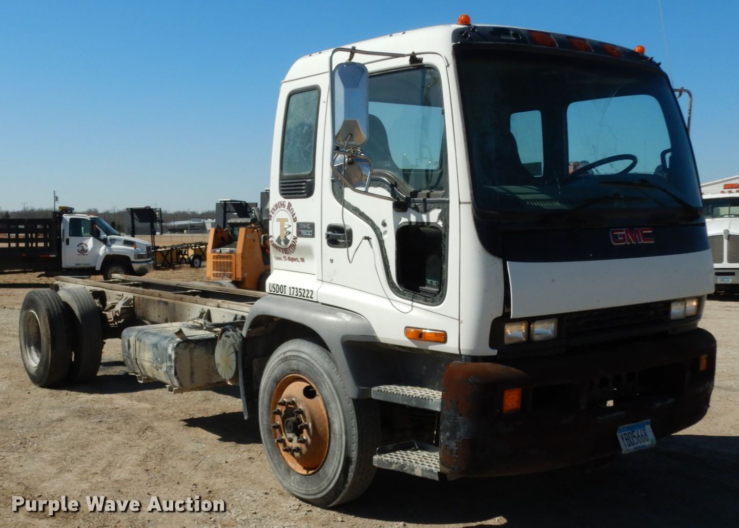 2006 GMC T7500 truck cab and chassis in Bonham, TX | Item DM2810 sold | Purple Wave