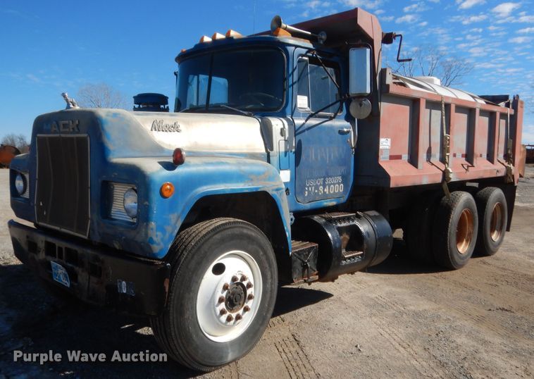 1981 Mack R686ST dump truck in Cushing, OK | Item DJ2375 sold | Purple Wave