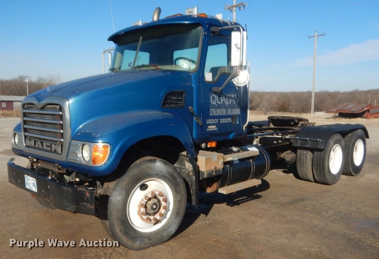 2006 Mack CV713 semi truck in Cushing, OK | Item DJ2376 sold | Purple Wave