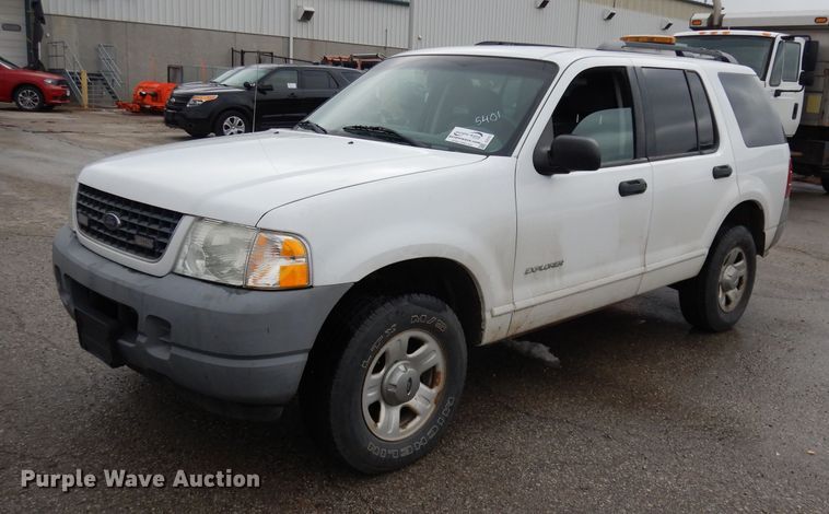 2002 Ford Explorer XLS SUV in Olathe, KS | Item DJ2757 sold | Purple Wave