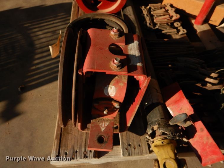 Case 1010 header parts in Sawyer, KS | Item DL4748 sold | Purple Wave