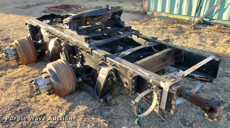 Freightliner rear axle assembly in Russell, KS | Item EY9739 sold ...