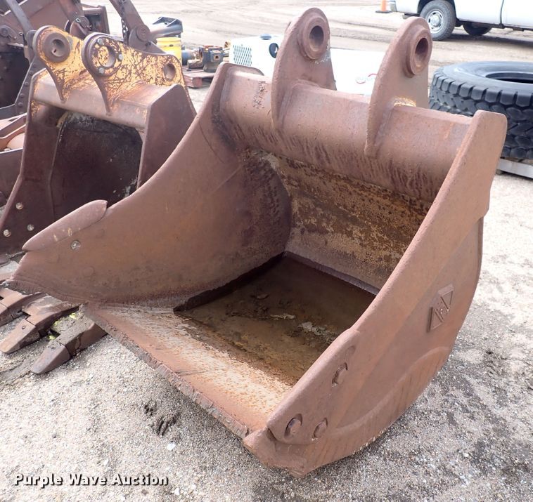 Hensley excavator bucket in Wichita, KS | Item DJ0155 sold | Purple Wave