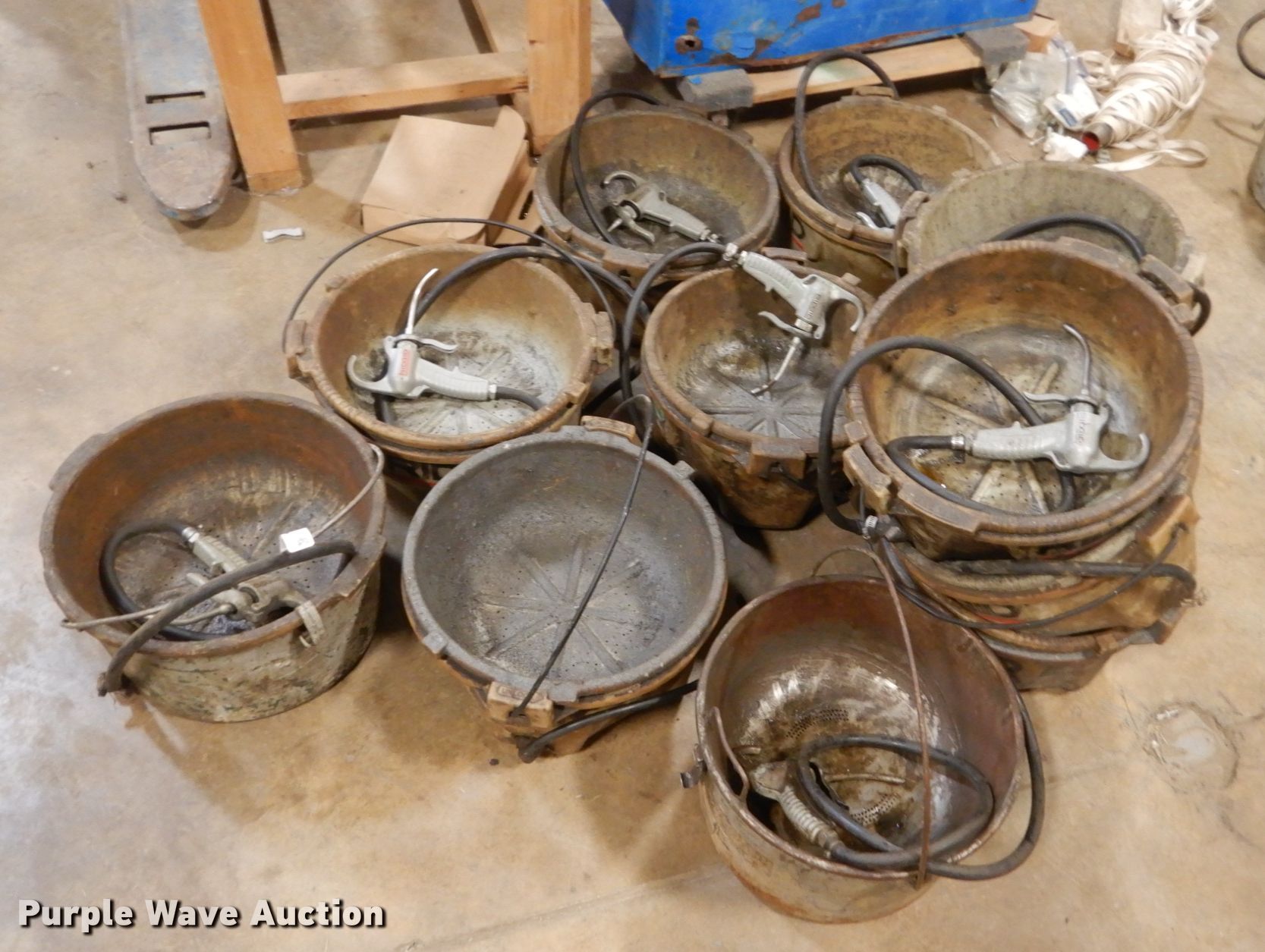 Ridgid oil buckets in Sioux Falls, SD | Item IK9975 sold | Purple Wave