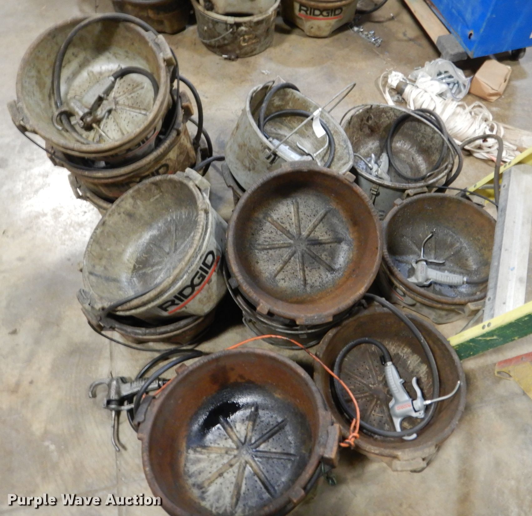 Ridgid oil buckets in Sioux Falls, SD | Item IK9976 sold | Purple Wave