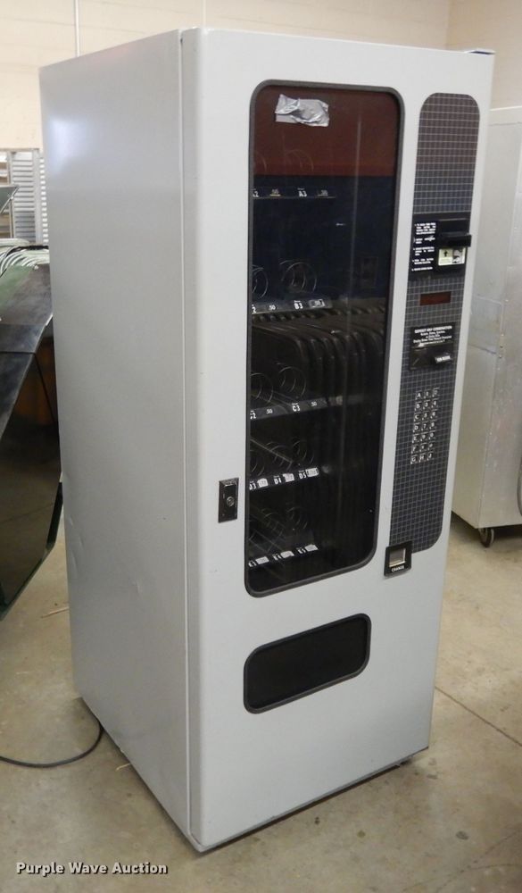 FSI 3039 vending machine in Louisburg, KS | Item GH9098 sold | Purple Wave