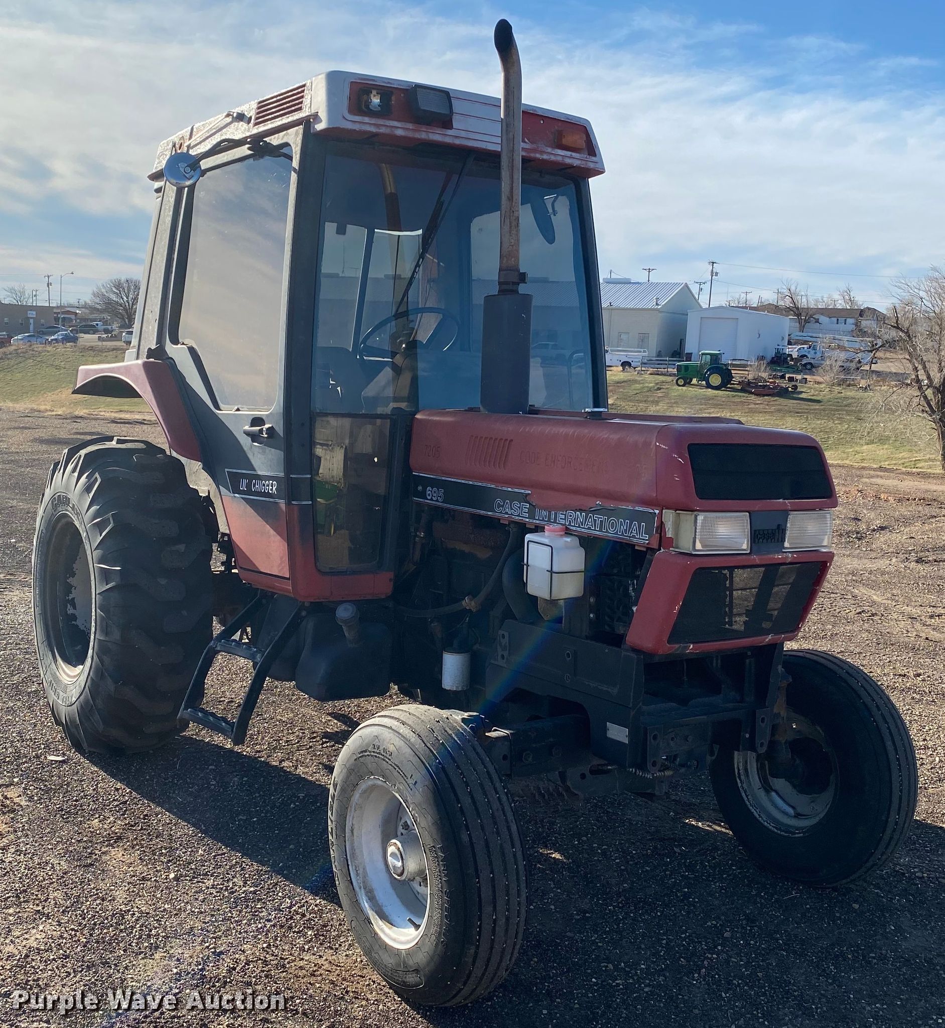 1993 Case IH 695 tractor in Borger, TX | Item HL9731 sold | Purple Wave