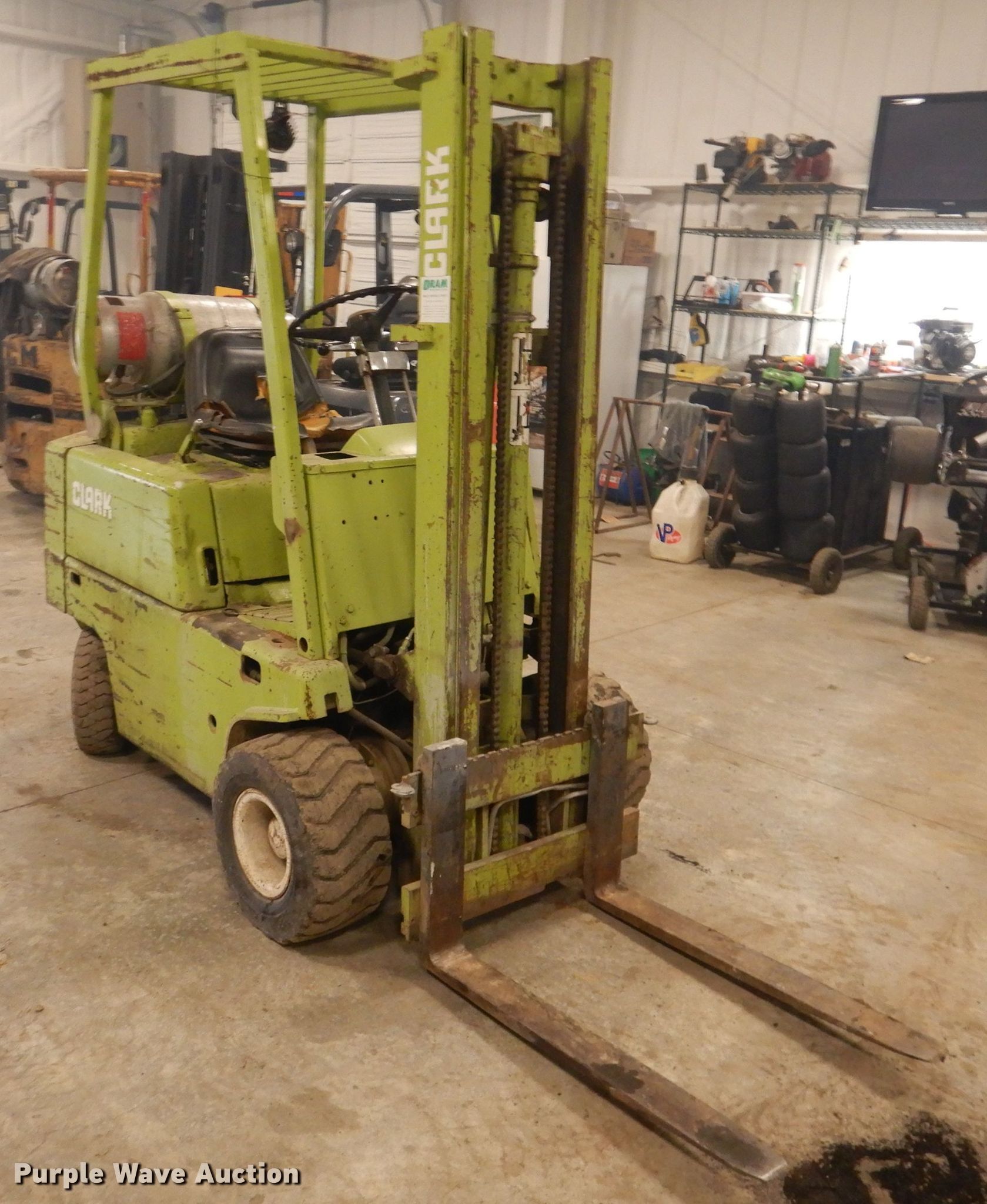 Clark C500 Y30 forklift in Tonganoxie, KS | Item DL4880 sold | Purple Wave