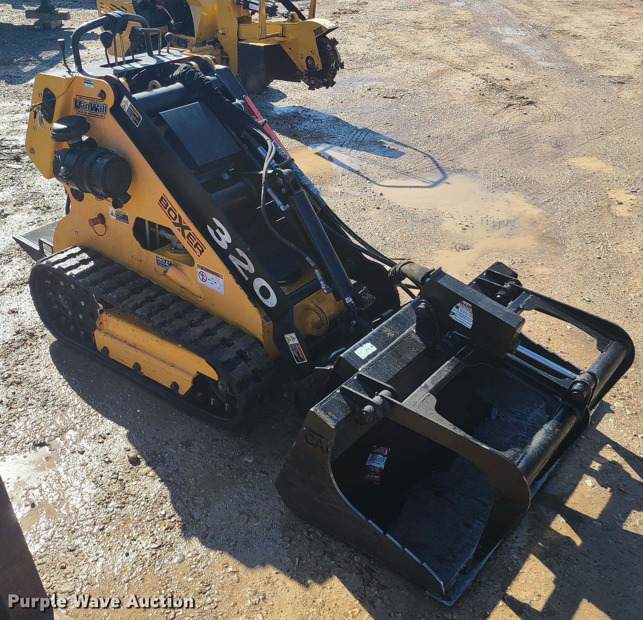Boxer 320 compact utility loader in Blue Springs, MO | Item IQ9059 sold ...