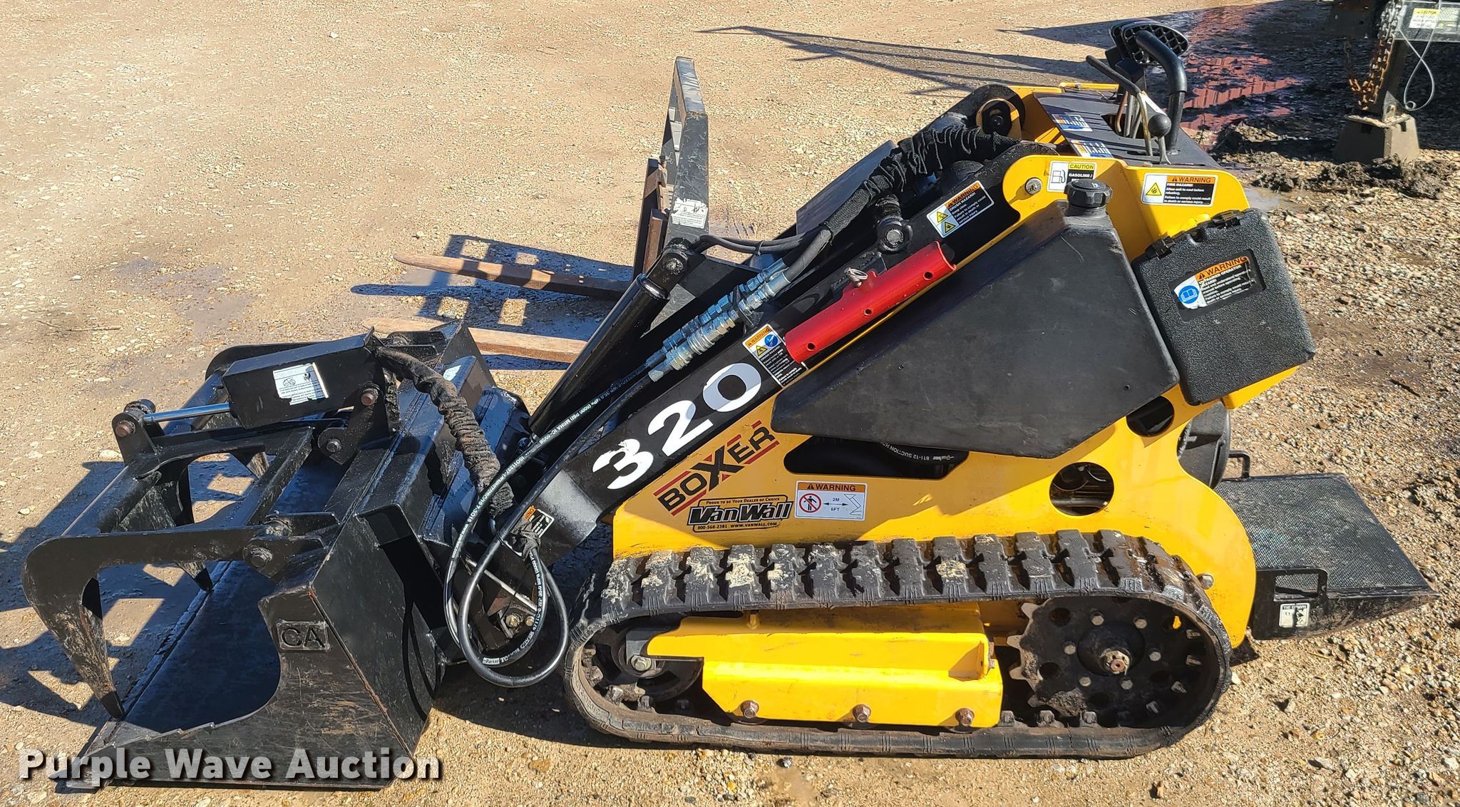 Boxer 320 compact utility loader in Blue Springs, MO | Item IQ9059 sold ...