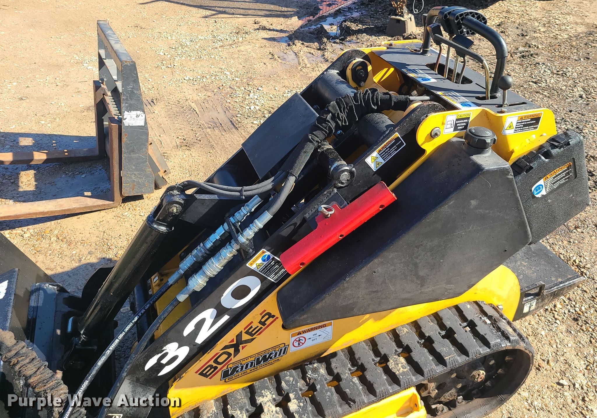 Boxer 320 compact utility loader in Blue Springs, MO | Item IQ9059 sold ...