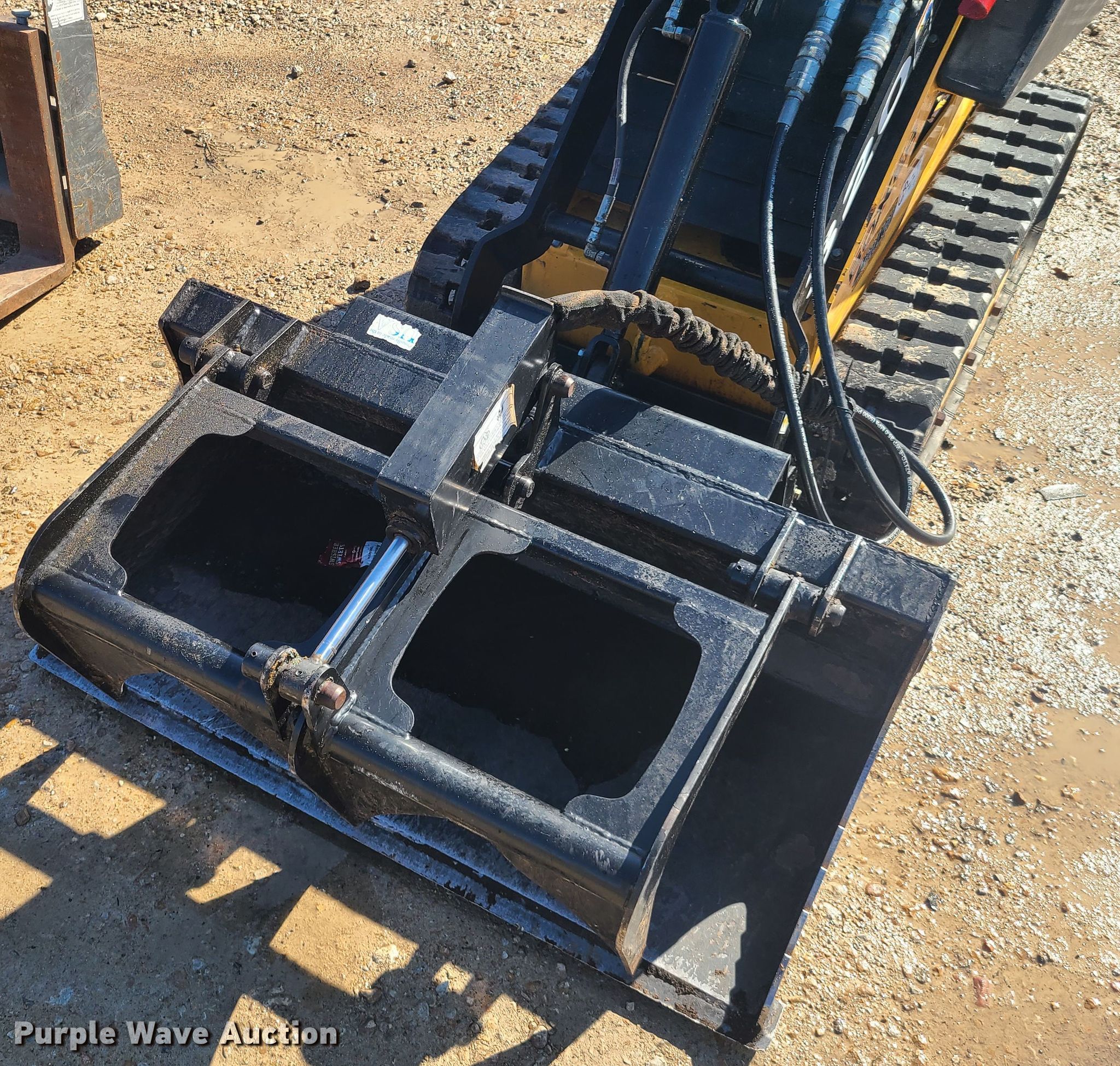 Boxer 320 compact utility loader in Blue Springs, MO | Item IQ9059 sold ...