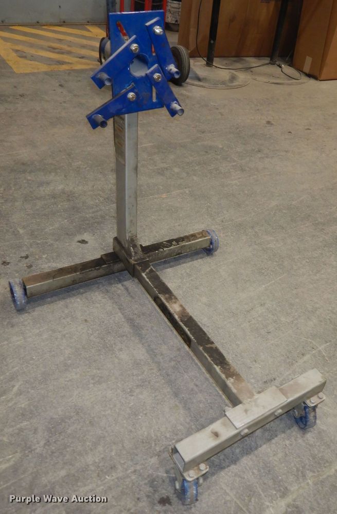 Ac Delco engine stand in Leavenworth, KS | Item HU9214 sold | Purple Wave