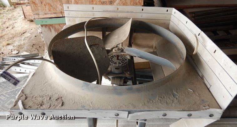 32" Exhaust fan in Holton, KS | Item HU9219 sold | Purple Wave