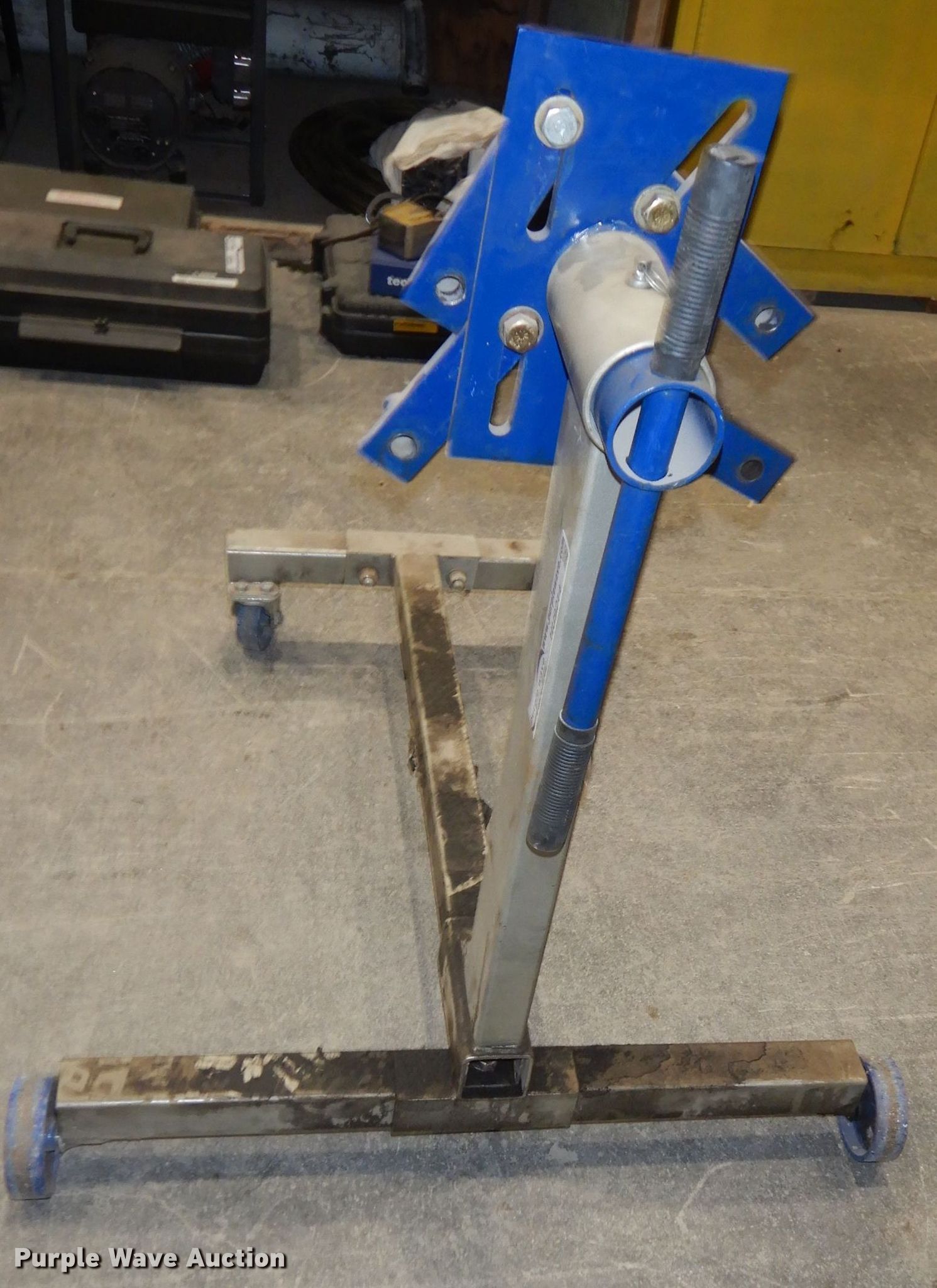 Ac Delco engine stand in Leavenworth, KS | Item HU9214 sold | Purple Wave
