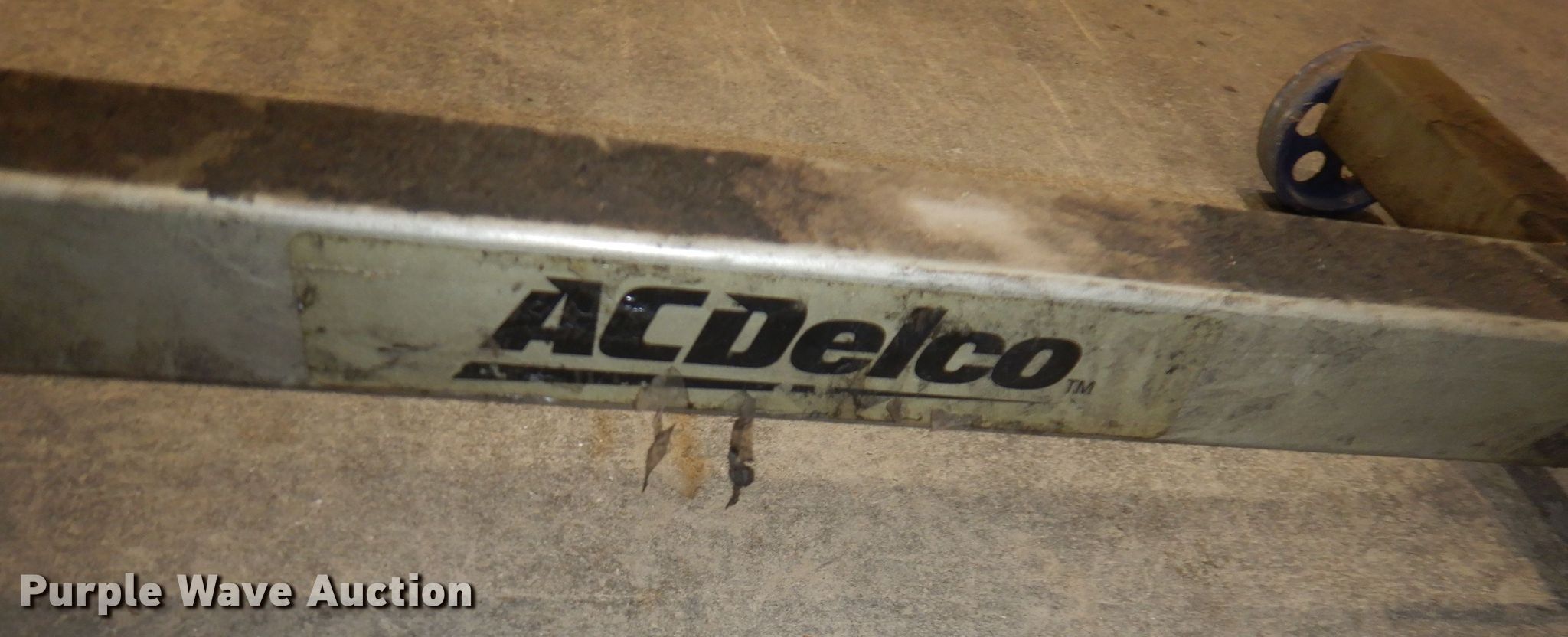Ac Delco engine stand in Leavenworth, KS | Item HU9214 sold | Purple Wave