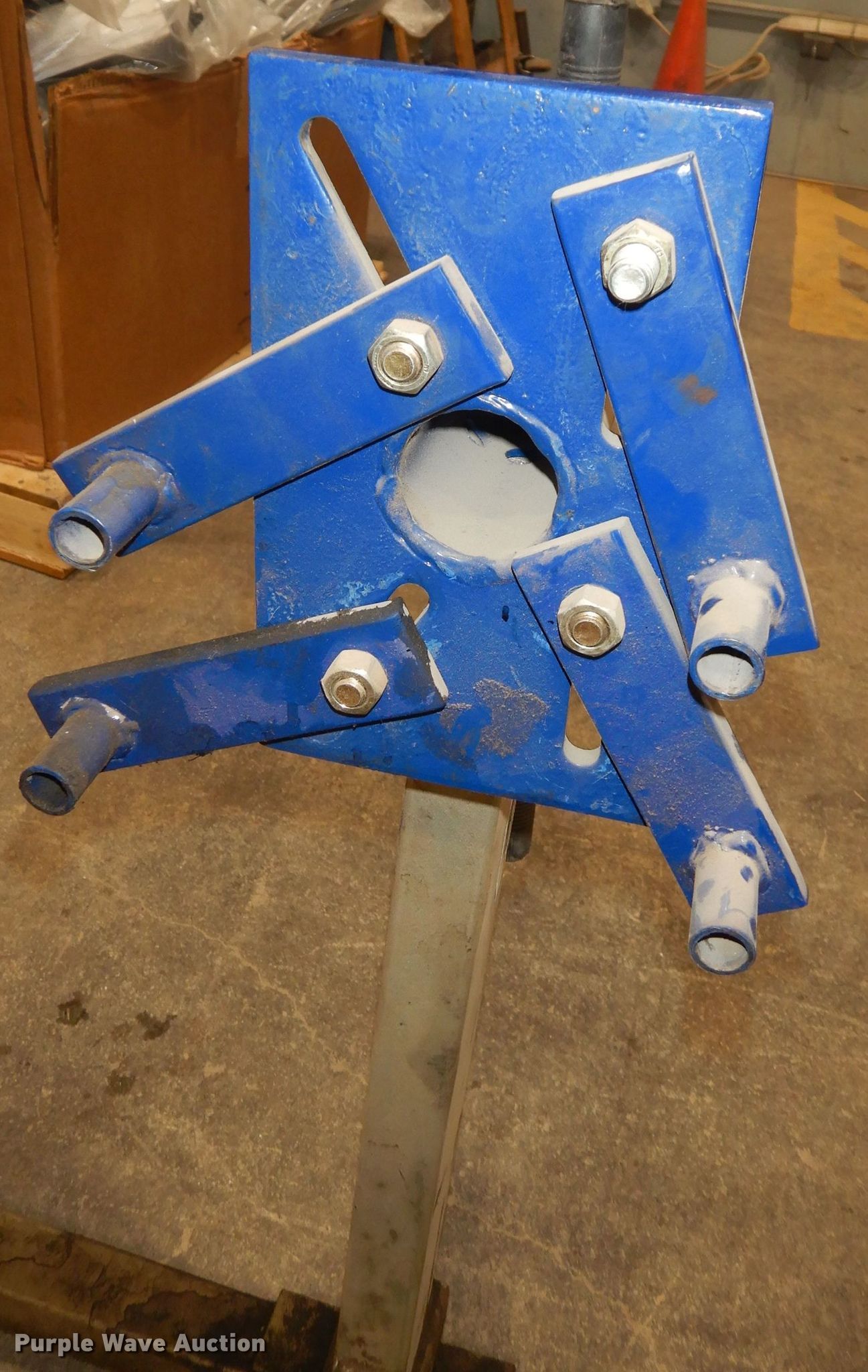 Ac Delco engine stand in Leavenworth, KS | Item HU9214 sold | Purple Wave
