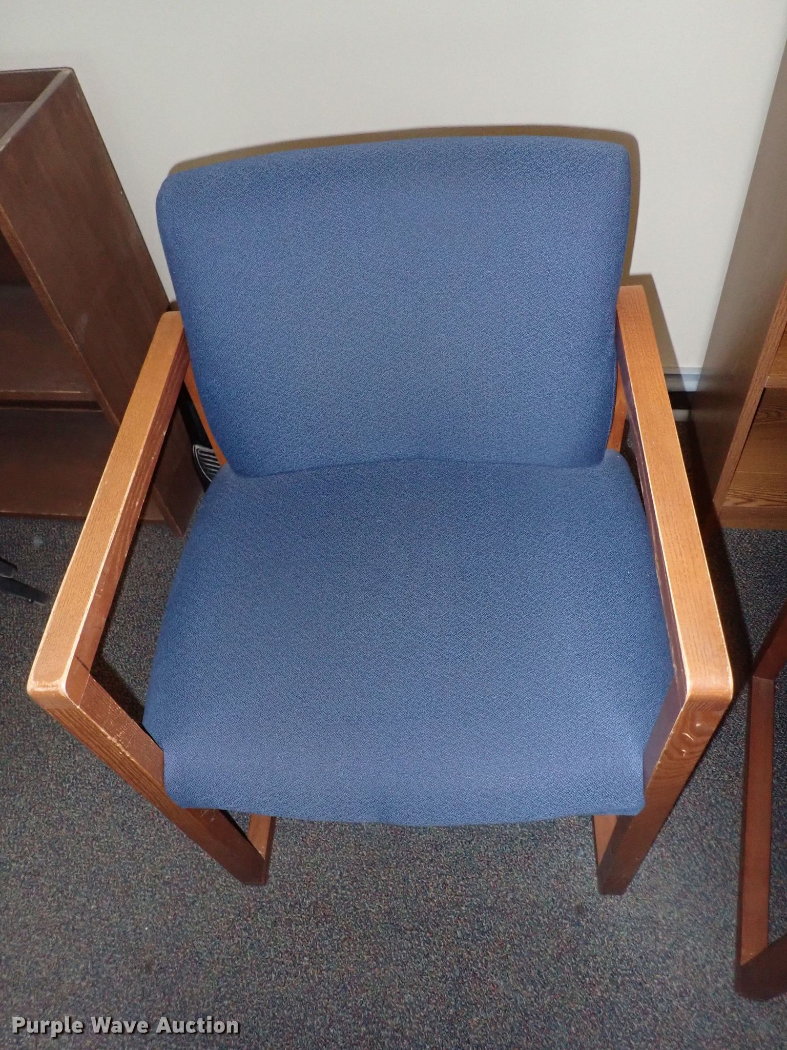(5) chairs in Andover, KS | Item IF9041 sold | Purple Wave
